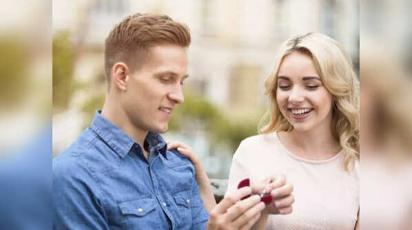 Signs you are dating a commitment-phobe and what to do