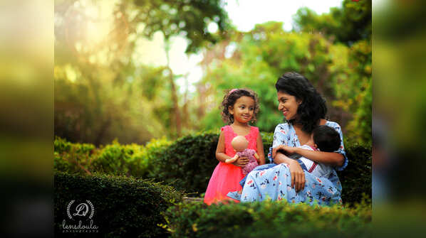 This photographer clicked moms breastfeeding in public and the sight is...