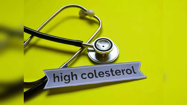 High cholesterol: 4 warning signs of fat buildup in artery walls