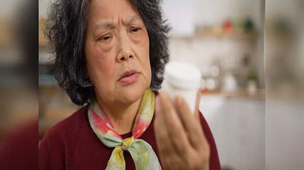 Alzheimer's disease: 5 early symptoms you shouldn't ignore