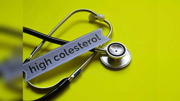 High Cholesterol Symptoms: Note this warning sign in the leg while ...