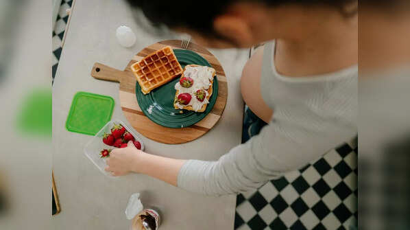 What do food cravings mean for your body and how to control them