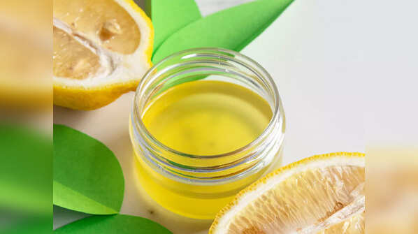 5 substitutes to replace vanilla extract while baking