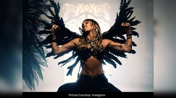 Happy Birthday Miley Cyrus: FIVE times the 'Wrecking Ball' singer made ...