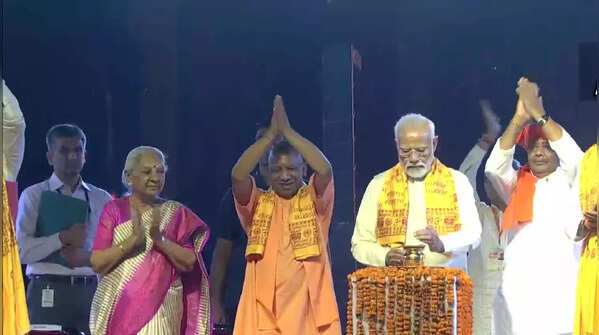 PM Narendra Modi visits Ayodhya , participates in Deepotsav