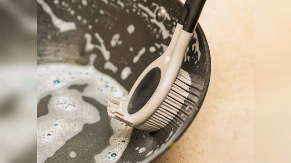 Cast Iron Pans Cleaning Tips: 5 Simple tips to clean cast iron pans and ...