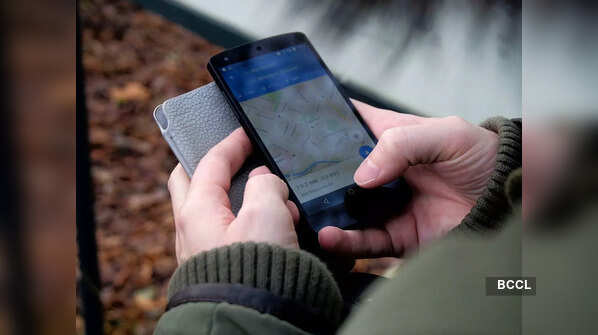 How does Google map detect traffic?