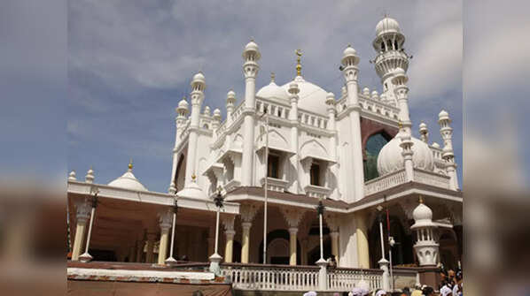 Embracing Harmony: Sabarimala's Unique Tradition of Praying at the ...