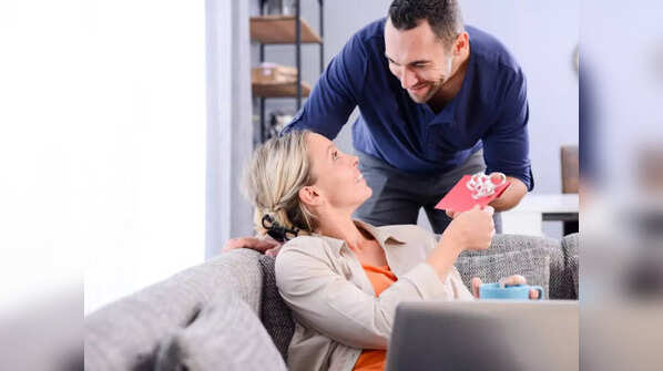 6 stages of a relationship, which one are you in?