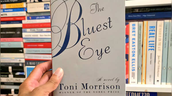 10 popular books banned by the US government