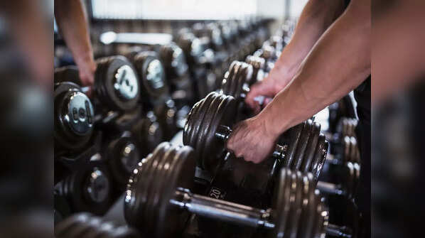 Should you lift heavier weights or do more reps?