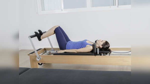 Pilates Reformer Workouts: 5 Pilates Reformer Exercise that You Can Do ...