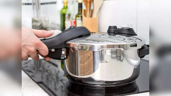 Pressure cooker baking: Important tips for baking a cake in a pressure ...