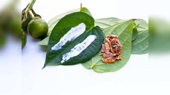 5 Lesser-known health benefits of chewing Paan Pata