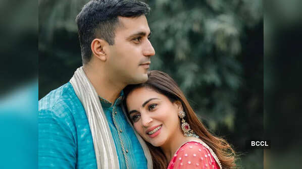 Shraddha Arya and Rahul Sharma Engagement Photos: New bride Shraddha ...