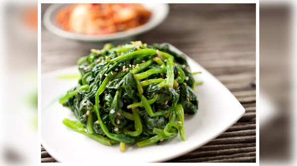 This Saag recipe can fix diarrhea and digestive issues