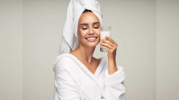 Skin Benefits of Milk: 4 Beauty Benefits of Applying Milk on the Skin