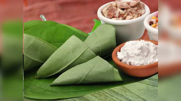 5 Lesser-known health benefits of chewing Paan Pata