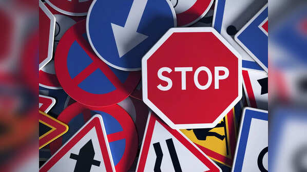 How do the road signs and lane systems work in India?