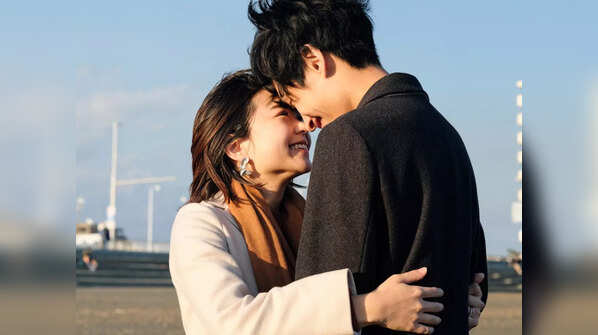 7 types of hugs and what they mean