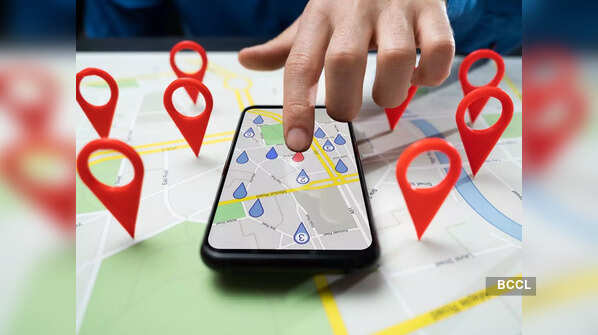 How does Google map detect traffic?
