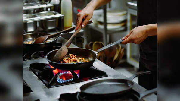 8 types of pans every kitchen must have