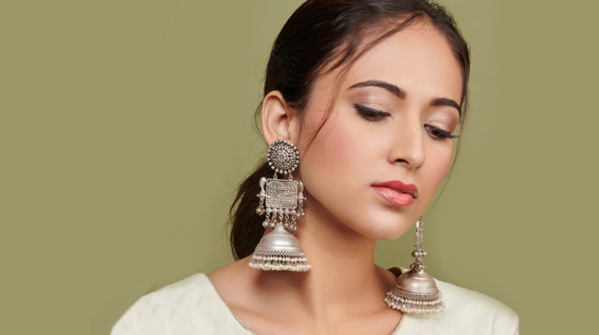 Accessorise your way to your next Holi celebration with these jewellery ...
