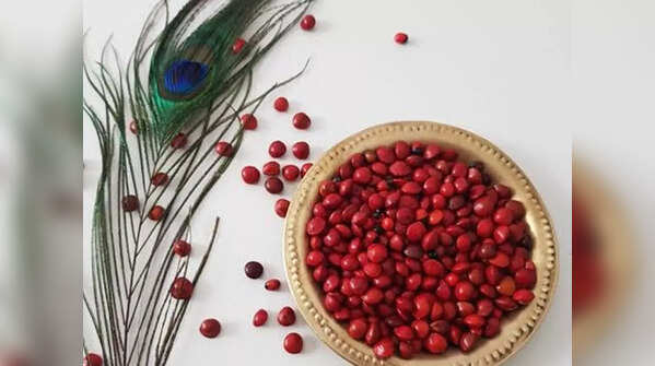 Why is Manjadikuru aka red seeds offered to Guruvayoorappan?