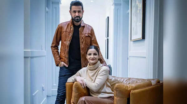 3 Must see pics of Gippy Grewal with his wife Ravneet Grewal