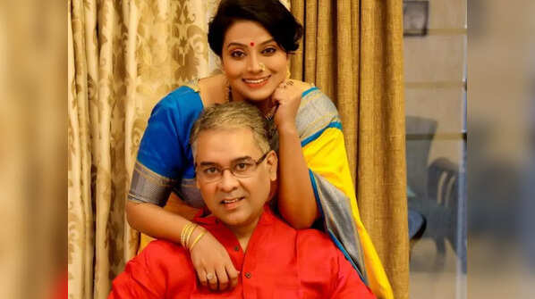 KBC's first crorepati Harshvardhan Nawathe is happily married; meet his ...