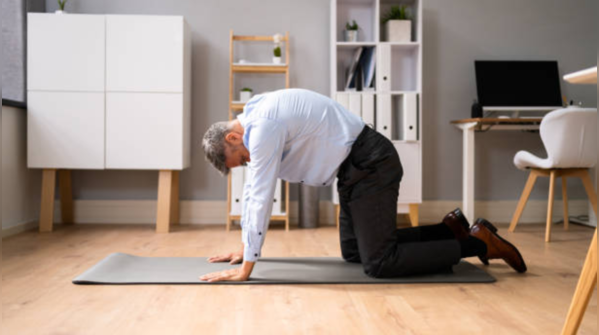 10 gentle stretches for professionals to close the busy workday