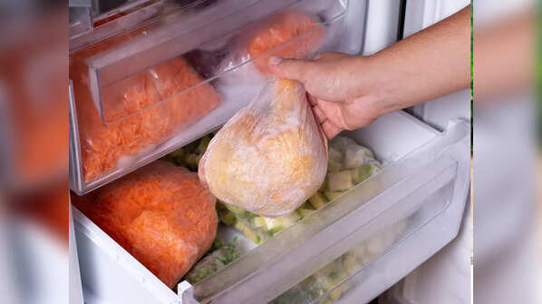 How long can Chicken stored in fridge remain fresh