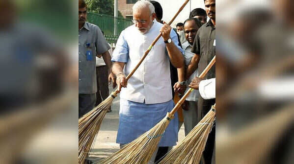 Modi launches 'Clean India' campaign