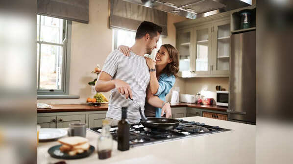 7 ways to make women feel secure in romantic relationships