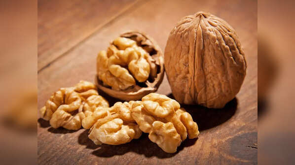 Is it safe to consume walnuts in pregnancy?