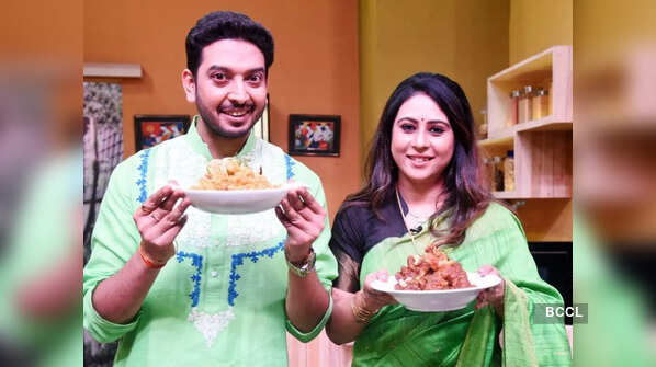 Rajiv Bose and wife Mohini have a gala time with ‘Rannaghar’ host ...