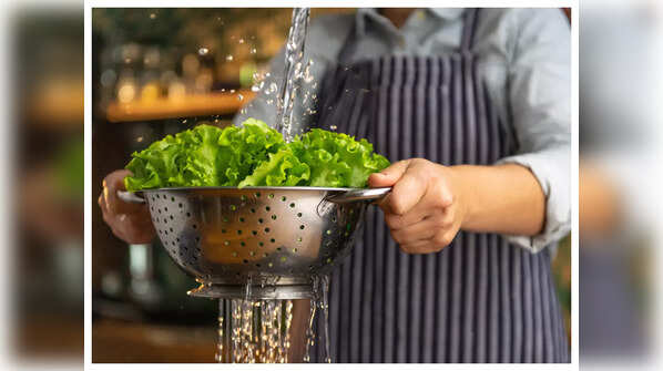 What is rusty lettuce and is it fit for human consumption?