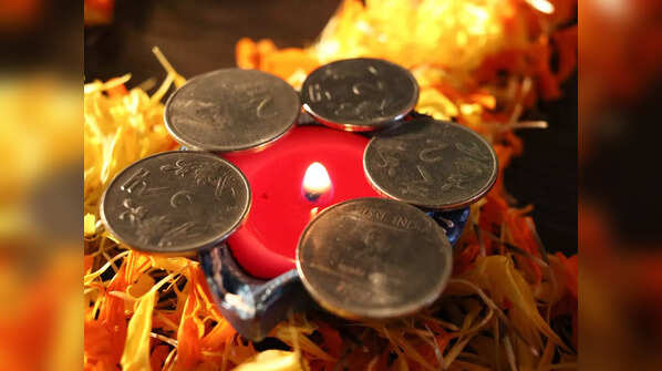 Why you should light 13 diyas on Dhanteras?