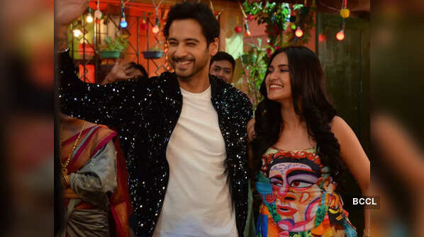Yash Dasgupta-Priyanka Sarkar shoot with team Sohag Chand; see BTS pics