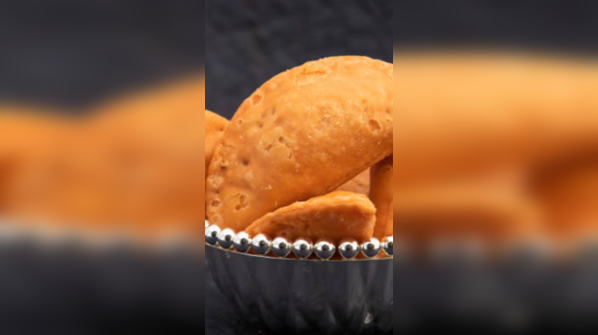 From UP's Gujiya to Maharashtra's Karanji: Different ways the HOLI ...