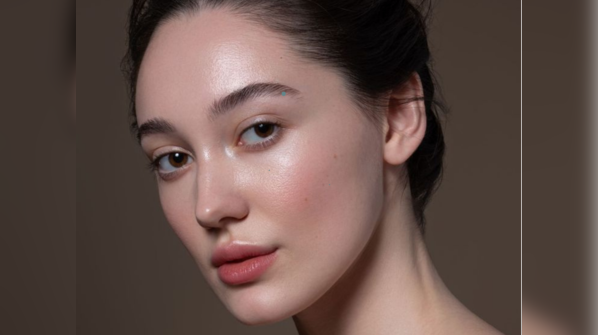 Meaning of moles on these face parts reveals intriguing personality details