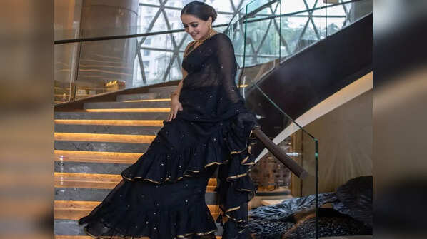 This Diwali dazzle in your gorgeous saree looks like Raima Sen