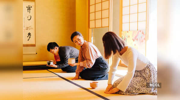 Understanding Japanese bow etiquette: What we can learn from it