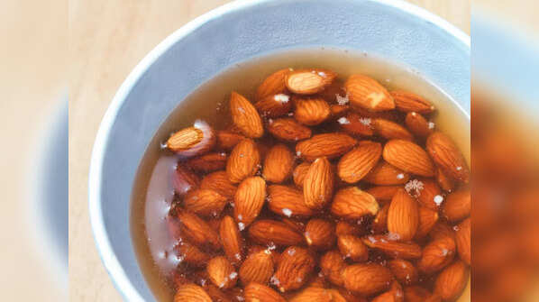 3 common mistakes to avoid while soaking almonds