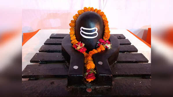 7 things to offer to Shivling in the month of Sawan and why