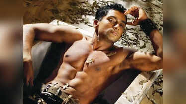 Ator Dhanush Six Pack Manoj Bajpayee Reveals His Viral Shirtless Photo