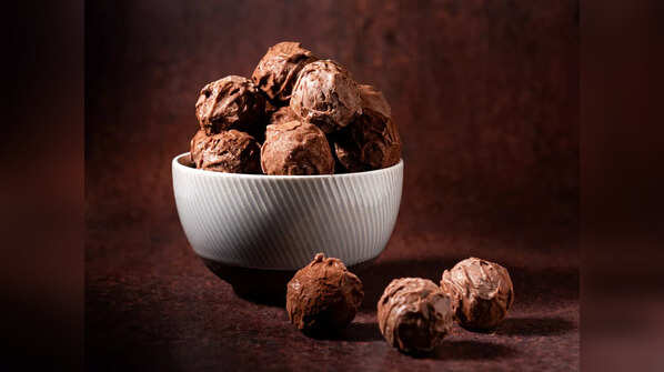 5 ways chocolate can actually help us feel happier