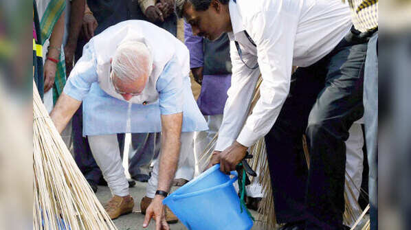Modi launches 'Clean India' campaign