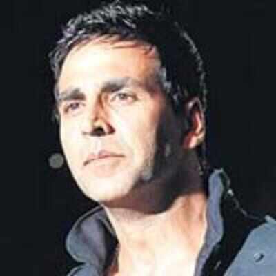 Akki, Aamir Khan tussle over AIDS