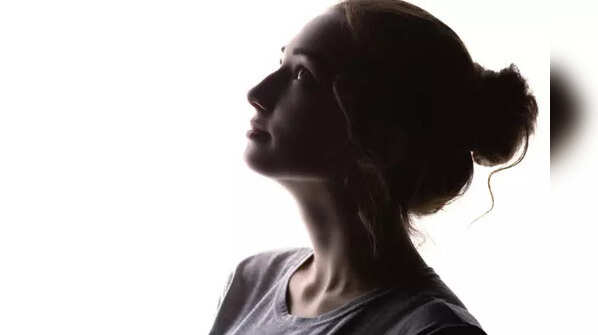 5 facial exercises to practice for a sculpted jawline